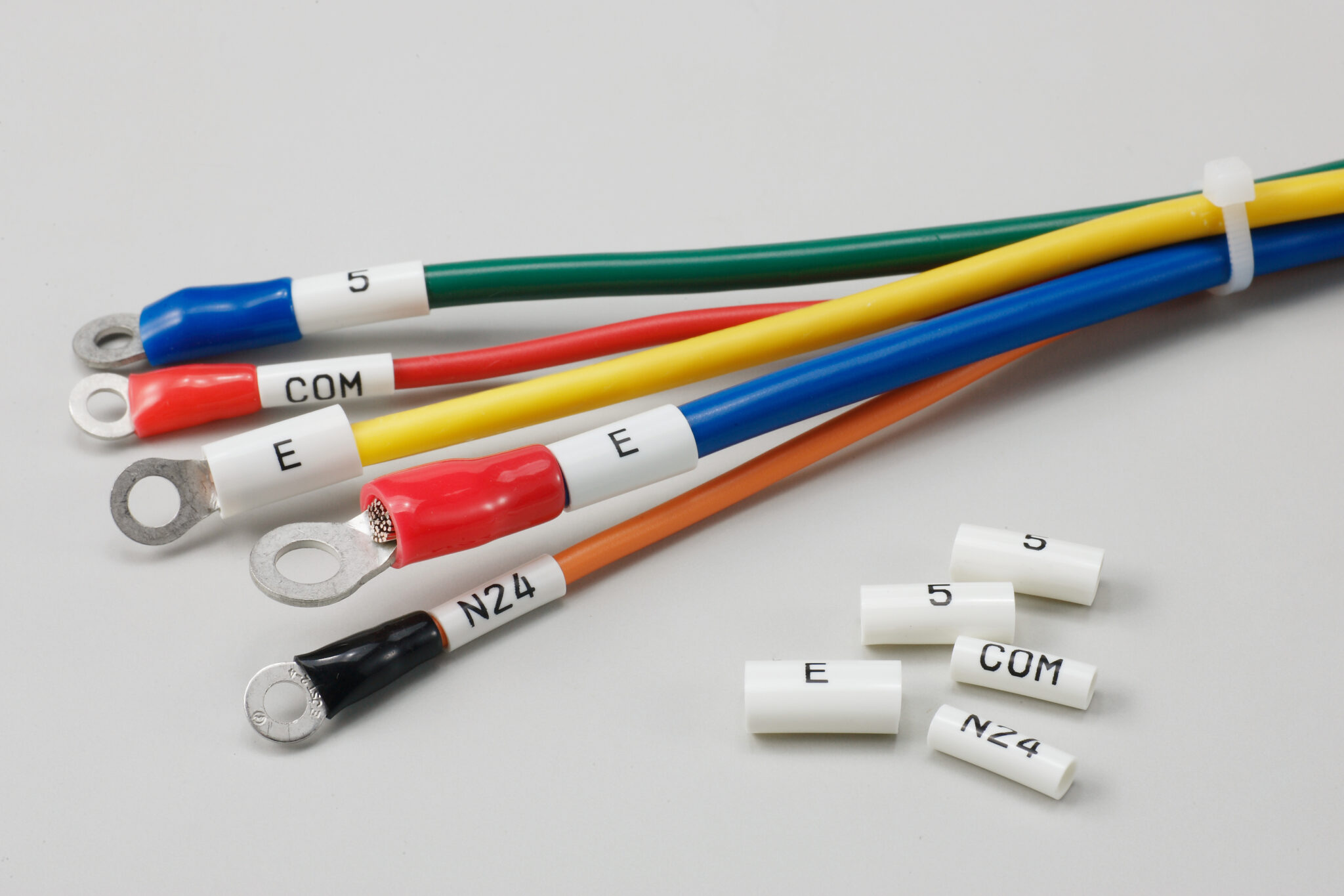 【チューブ供給台】ワンタッチでチューブ入れ替え 配線標示材メーカーが長年愛用する マーカーチューブ印字カットのサポーター | ケー・シー・シー・商会